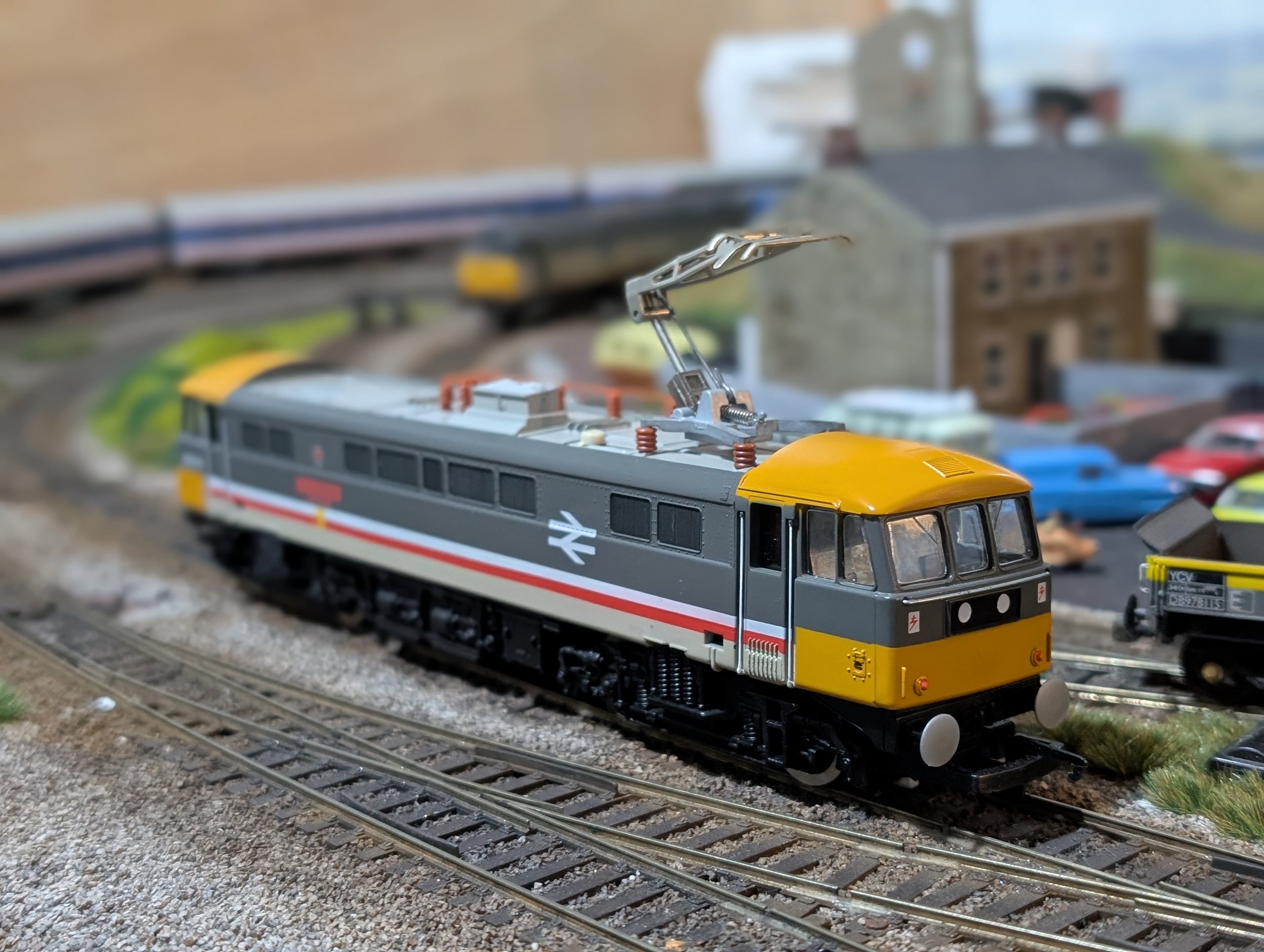 Pre-owned Hornby class 86 Locomotive in Intercity Executive livery ...